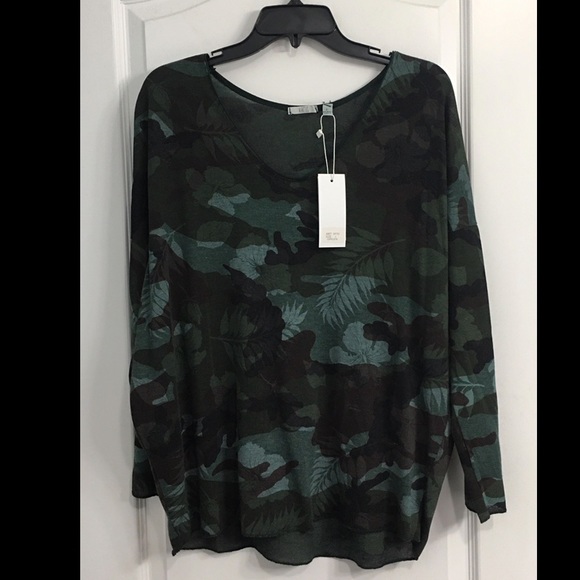 Kaktus | Tops | Kaktus Camo Floral Blouse | Poshmark